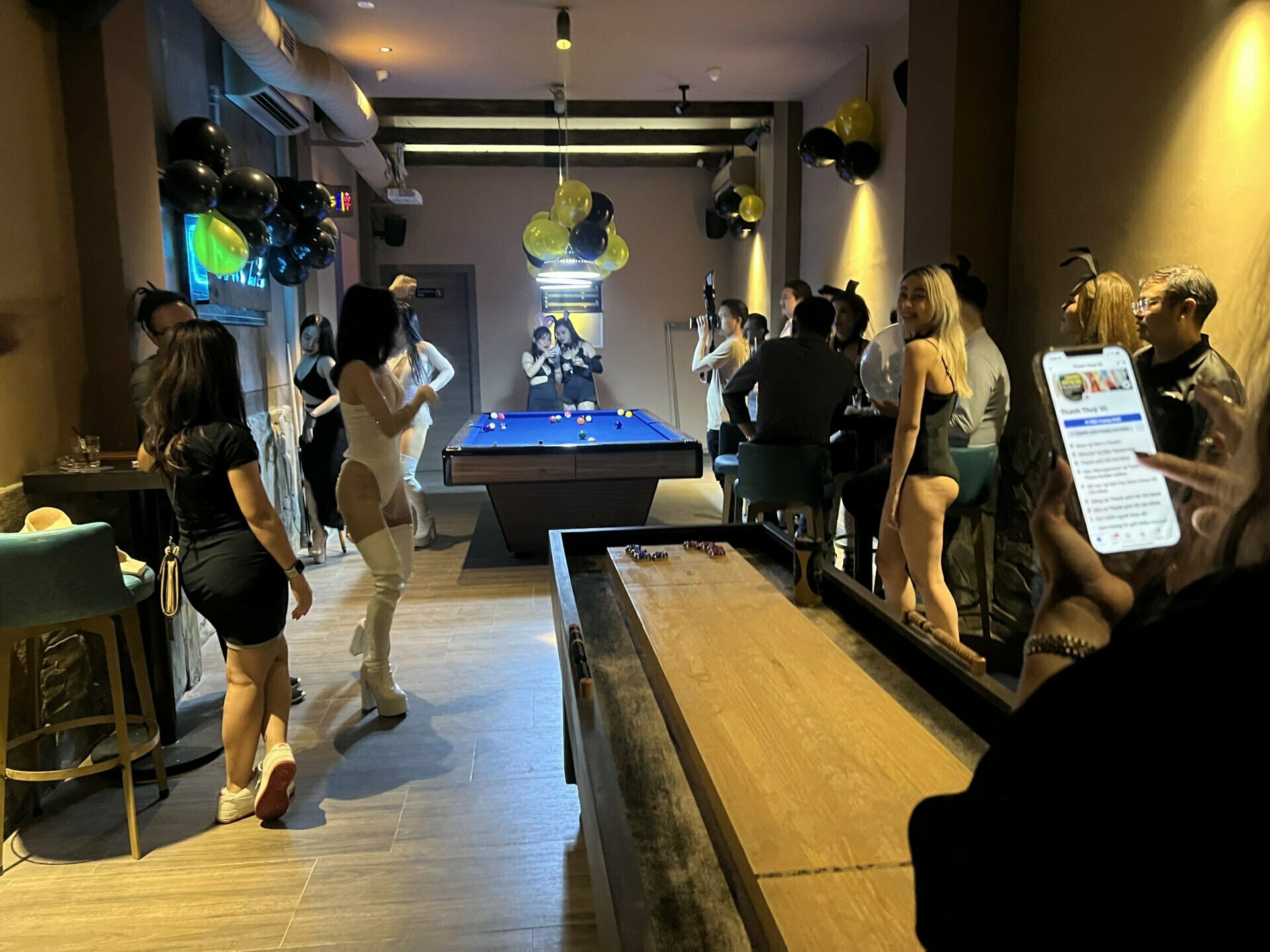 More & More Japanese & Koreans are choosing Western Girl Bars over ...